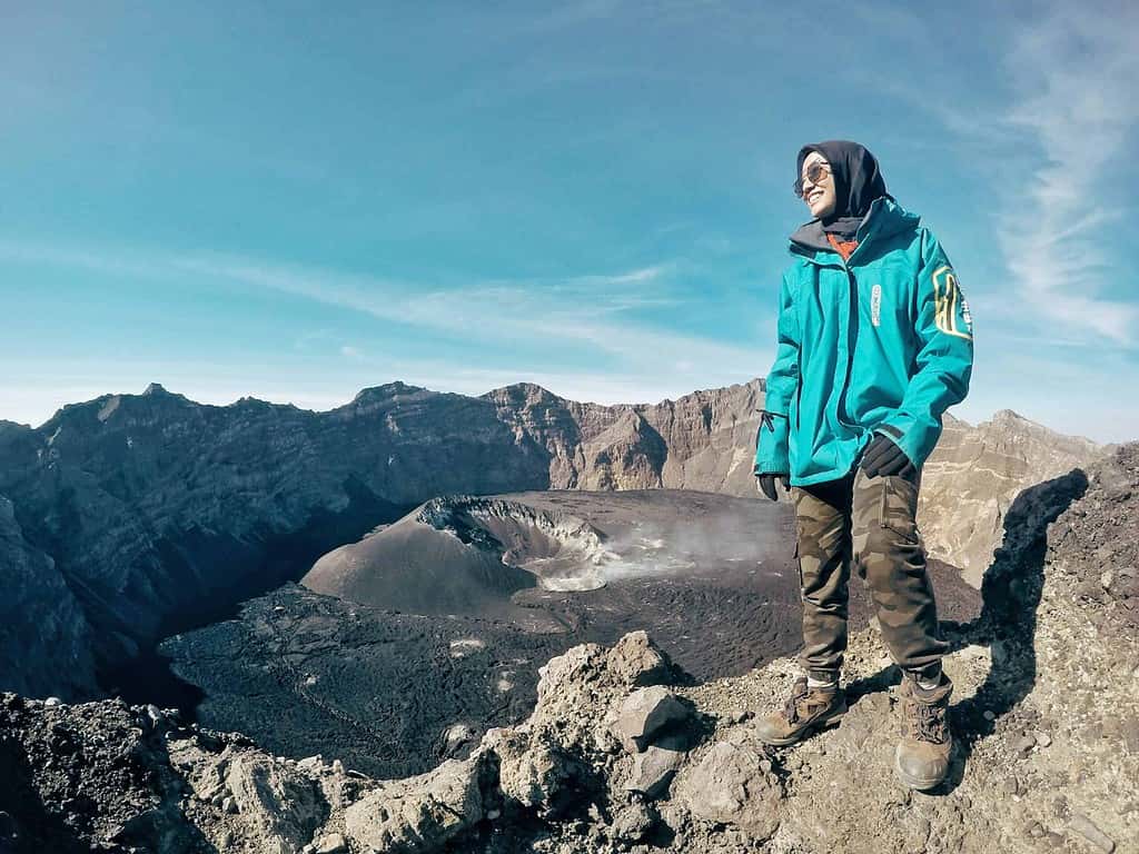 Pesona Gunung Rinjani: Jalur Resmi, Syarat Dan Tips Mendaki Aman | Cozmeed