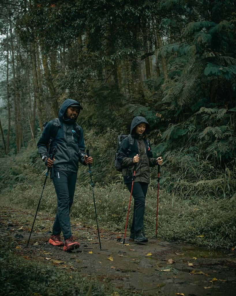 10 Cara Memilih Jaket Gunung Yang Tepat Untuk Anda | Cozmeed